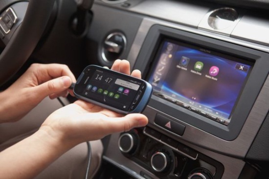 Using Smartphones in Cars | AUTO CARS FANS